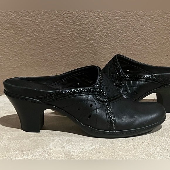 Clarks | Shoes | Clarks Chiffon Lily Black Clog Size 7 With Box | Poshmark